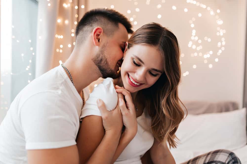 लव बाइट (love bite) के निशान से हैं परेशान तो ये उपाय आ सकते हैं काम ...